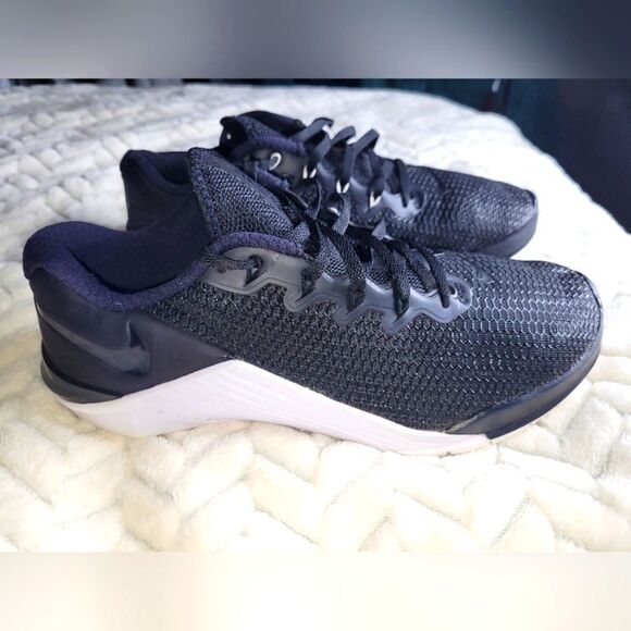 Nike | Shoes | Nikemetconmenssz9blackwhite | Poshmark